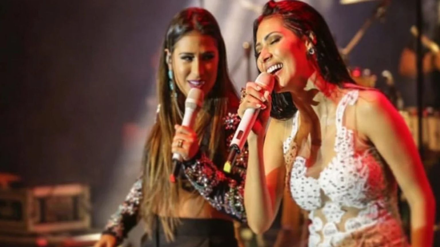 Vídeo: Simone e Simaria cantam juntas pela primeira vez três anos após ...